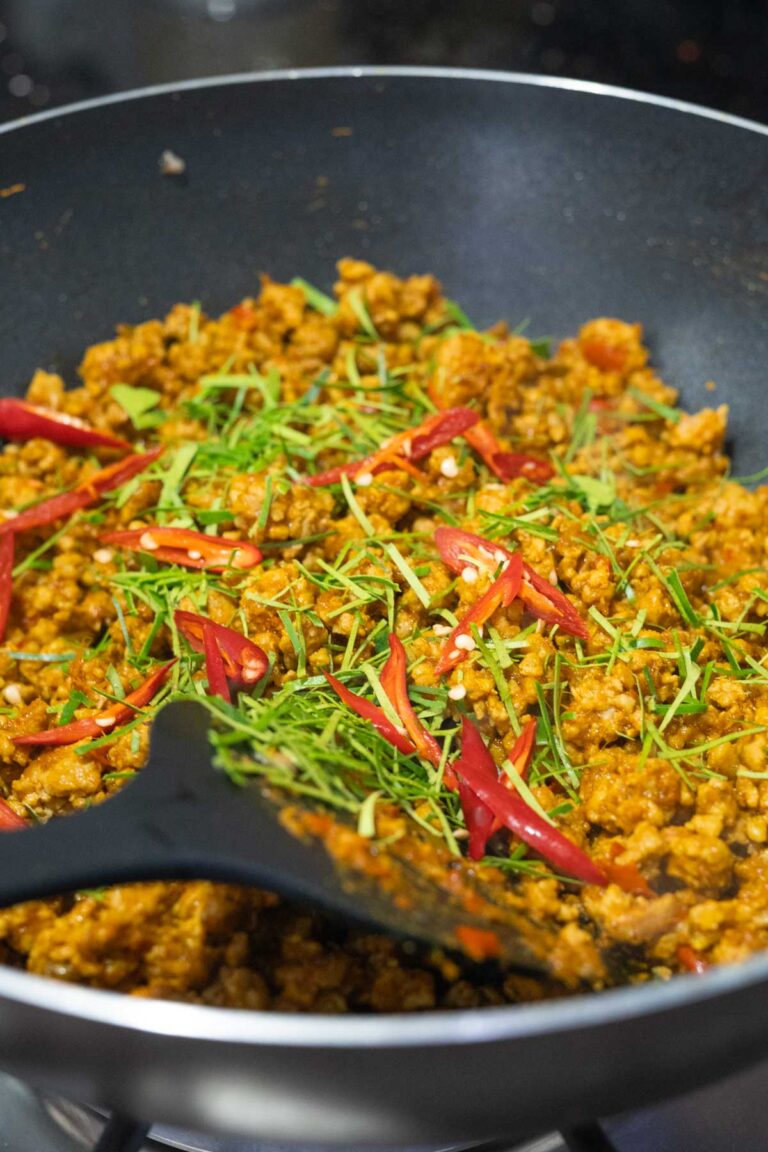 Thai Kua Gling | คั่วกลิ้ง | Cooking with Nart